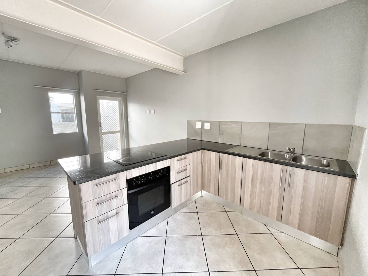 3 Bedroom Townhouse for sale in Albertsdal | Orange Realty